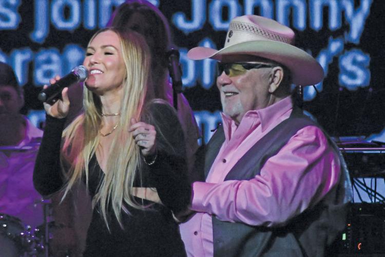 Johnny Lee honored at final Branson show | Entertainment ...