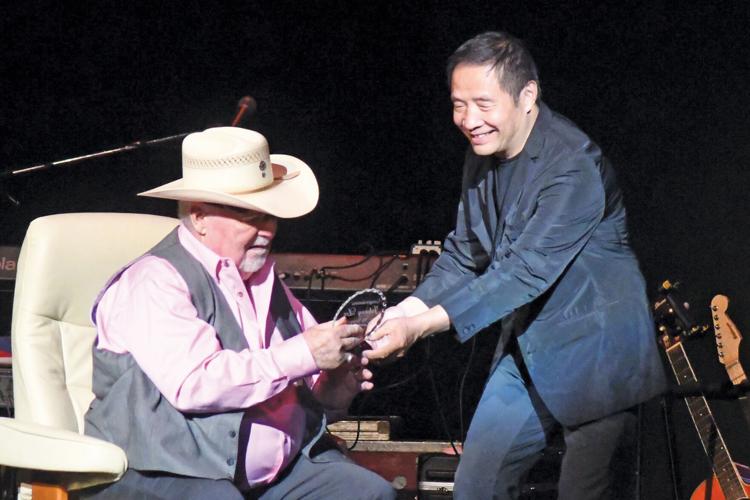 Johnny Lee honored at final Branson show | Entertainment ...