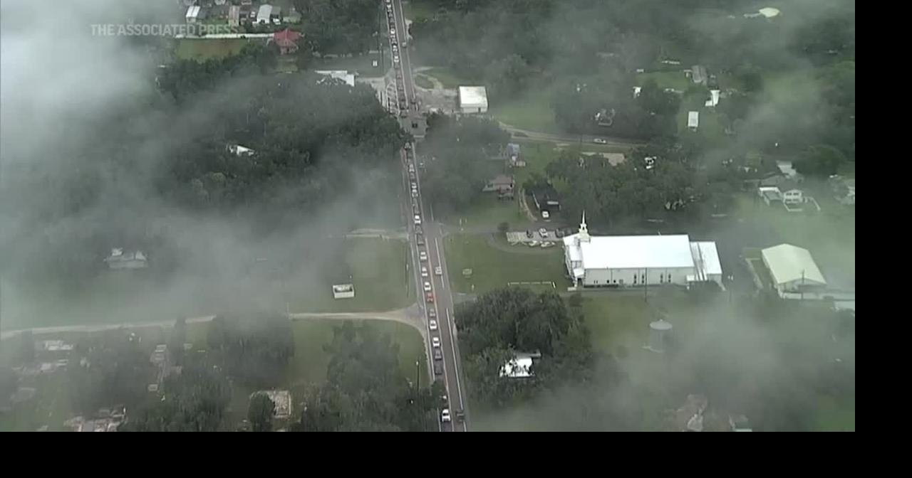 Tampa residents flee to avoid Hurricane Ian