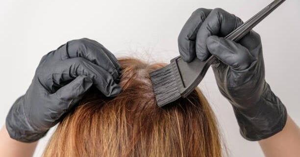 Tips for concealing visible roots between hair colorings