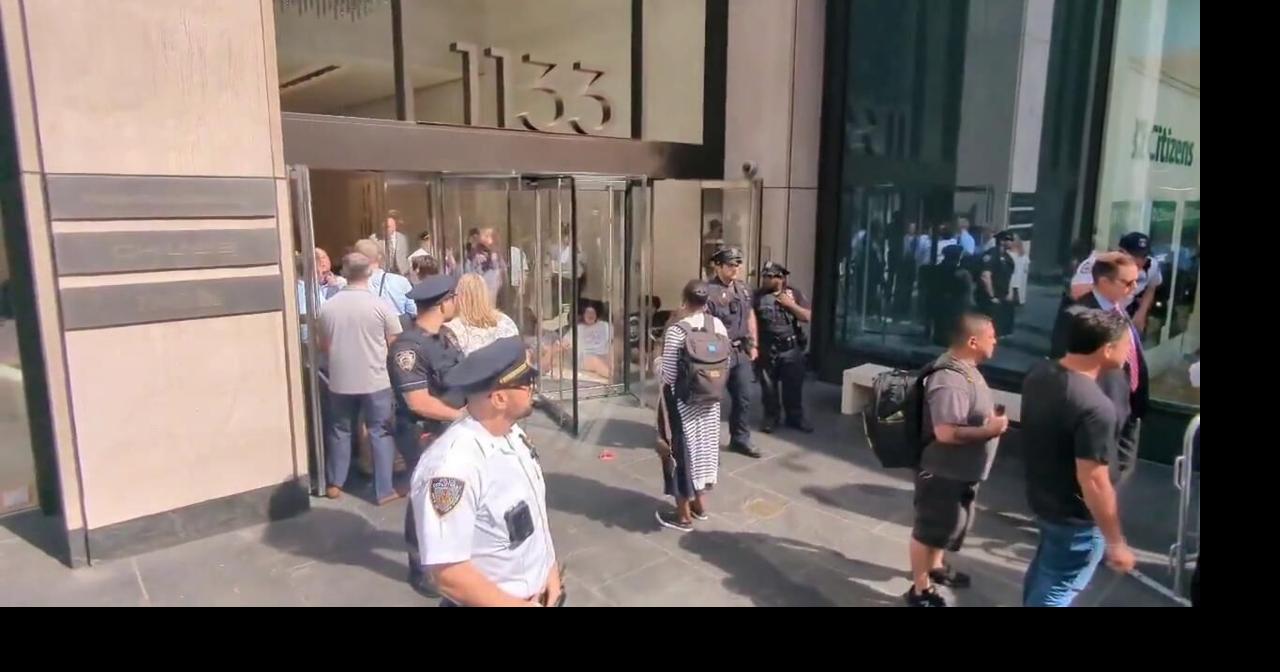 USA: Activists from the American Gulf South have blockaded the doors to ...