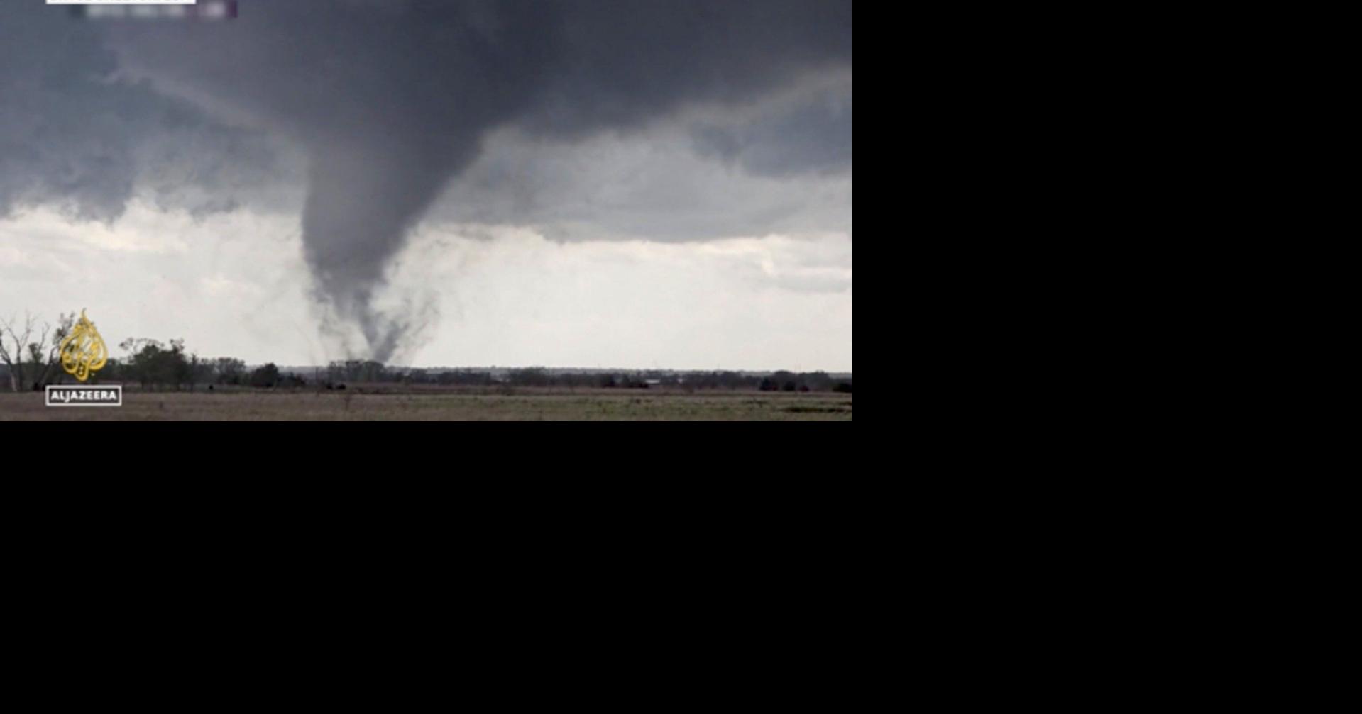US tornadoes: Dozens of twisters hit Midwest states