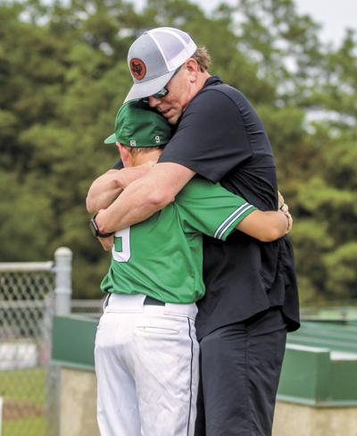 Hecker gets surprise visit from father, leads 11-year-olds to win over ...