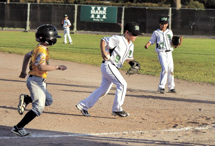 PeeWee baseball teams play for district crowns | Sports | brenhambanner.com