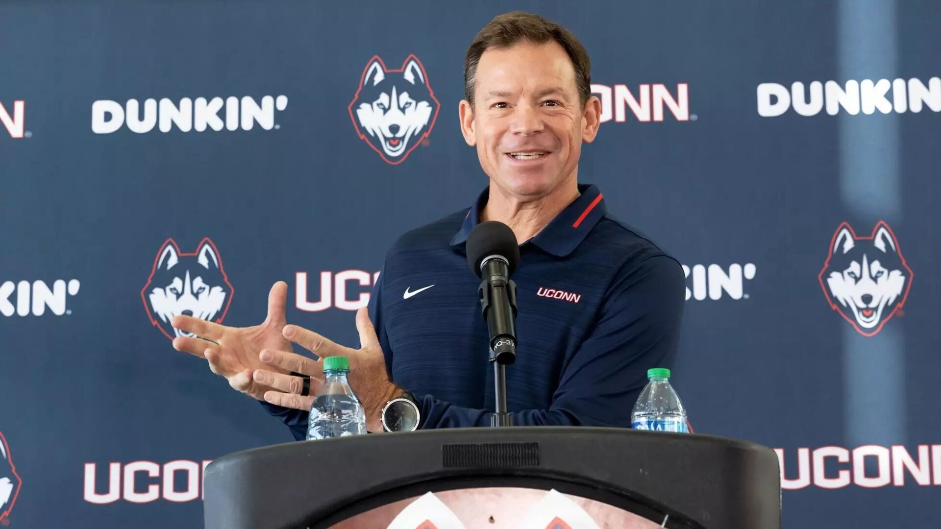 Mora’s 100th career coaching win highlights just how far UConn has come | Sports | bristolpress.com