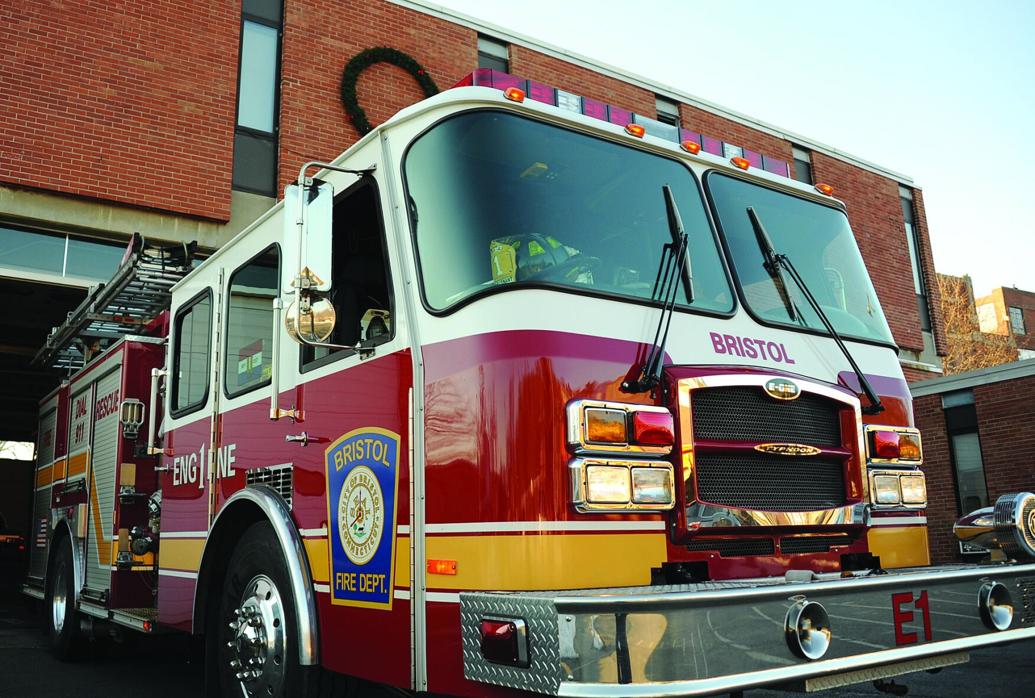 Firefighters quickly extinguish garage fire on Primrose Lane | News ...