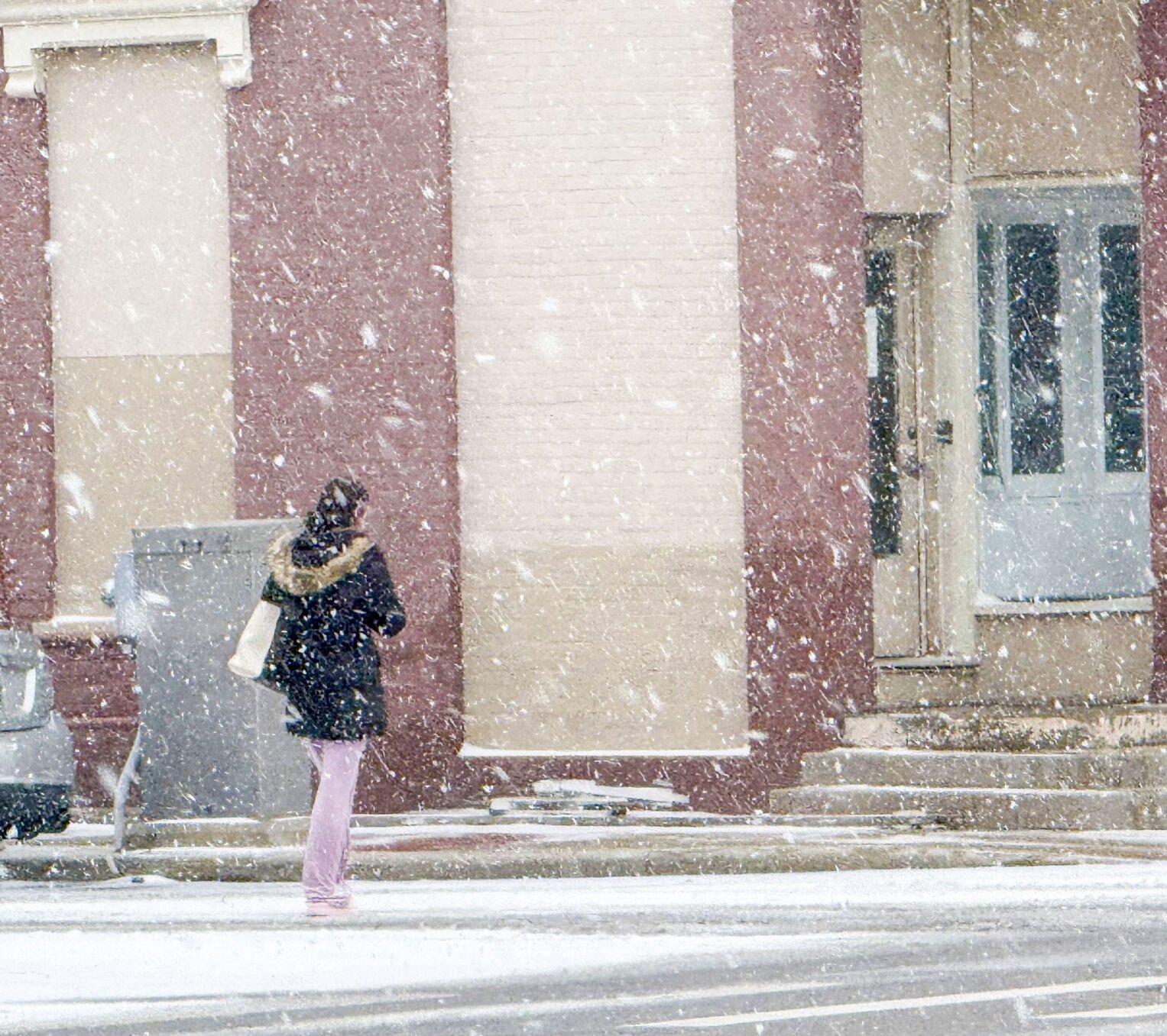 Pedestrians push through snow and strong winds | News | bryantimes.com