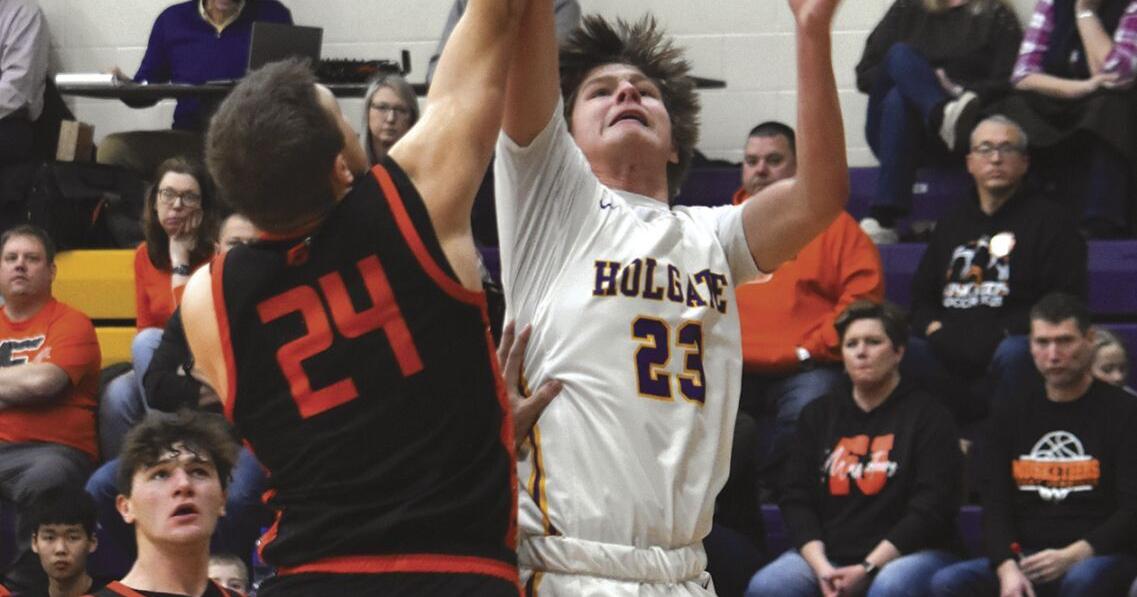 Former coach Wayne, 2004 state title team honored; Holgate falls in ...