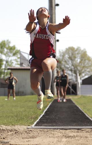 Distance relay team, Fireovid front Bryan track at 1st day of NWOAL ...