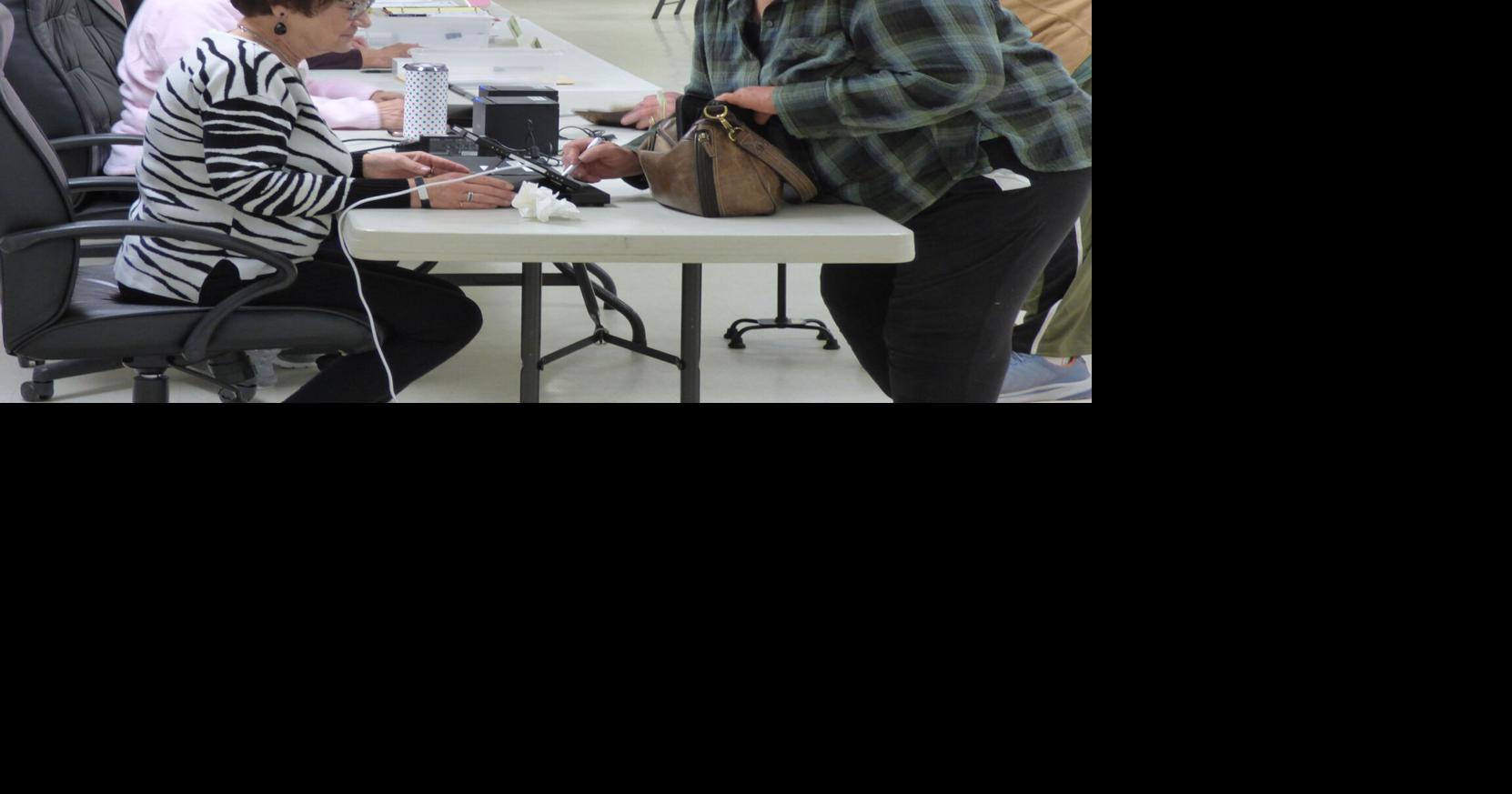 Signing in to vote | Local News | bryantimes.com