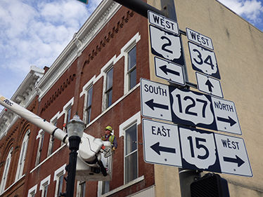 BMU putting up Christmas lights on square | Local News | bryantimes.com