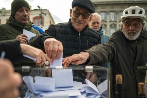 Serbia's students gather signatures for early elections goal | News ...