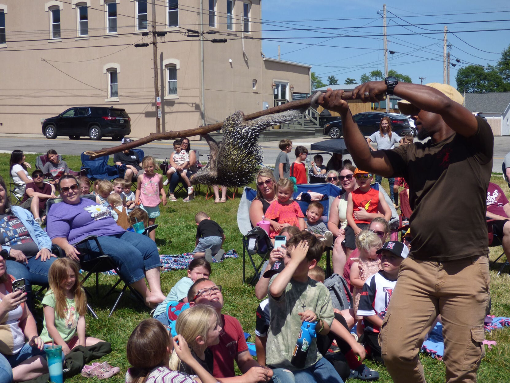 Stacks shows off porcupine | Local News | bryantimes.com