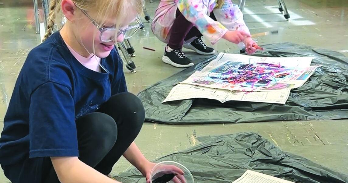 Students study abstract art | Education | bryantimes.com