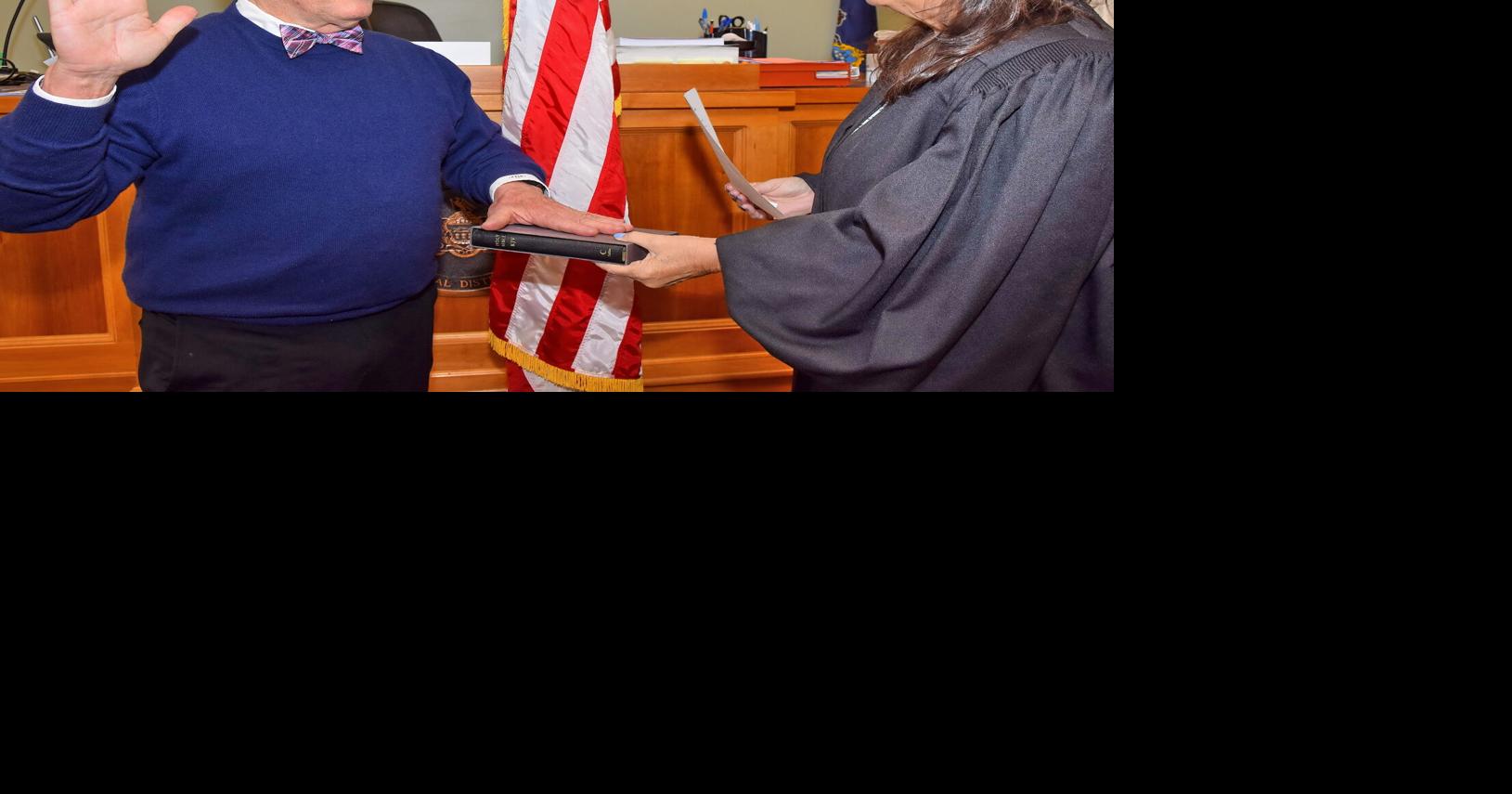 Frank DeLuca sworn in as mayor of New Hope | News | buckscountyherald.com