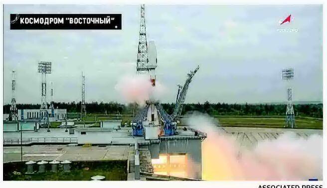 Russia's lunar lander crashes into moon