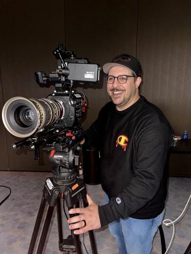 'Camera Guy Bill' rides Buffalo wing cred to 'Hot Ones' fame