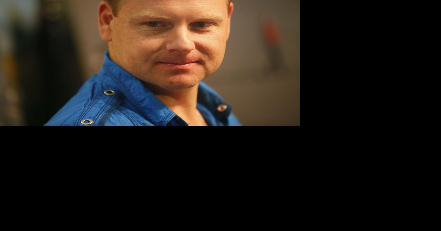 Nik Wallenda unhurt as fall injures 5 doing pyramid stunt