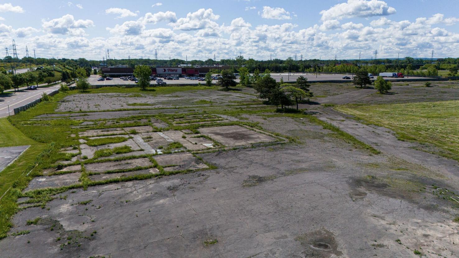 As Seneca Mall site sits idle, a call for Pyramid to sell