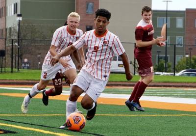 Video: Zakaria Shaibi's last-second bicycle kick makes SportsCenter's ...