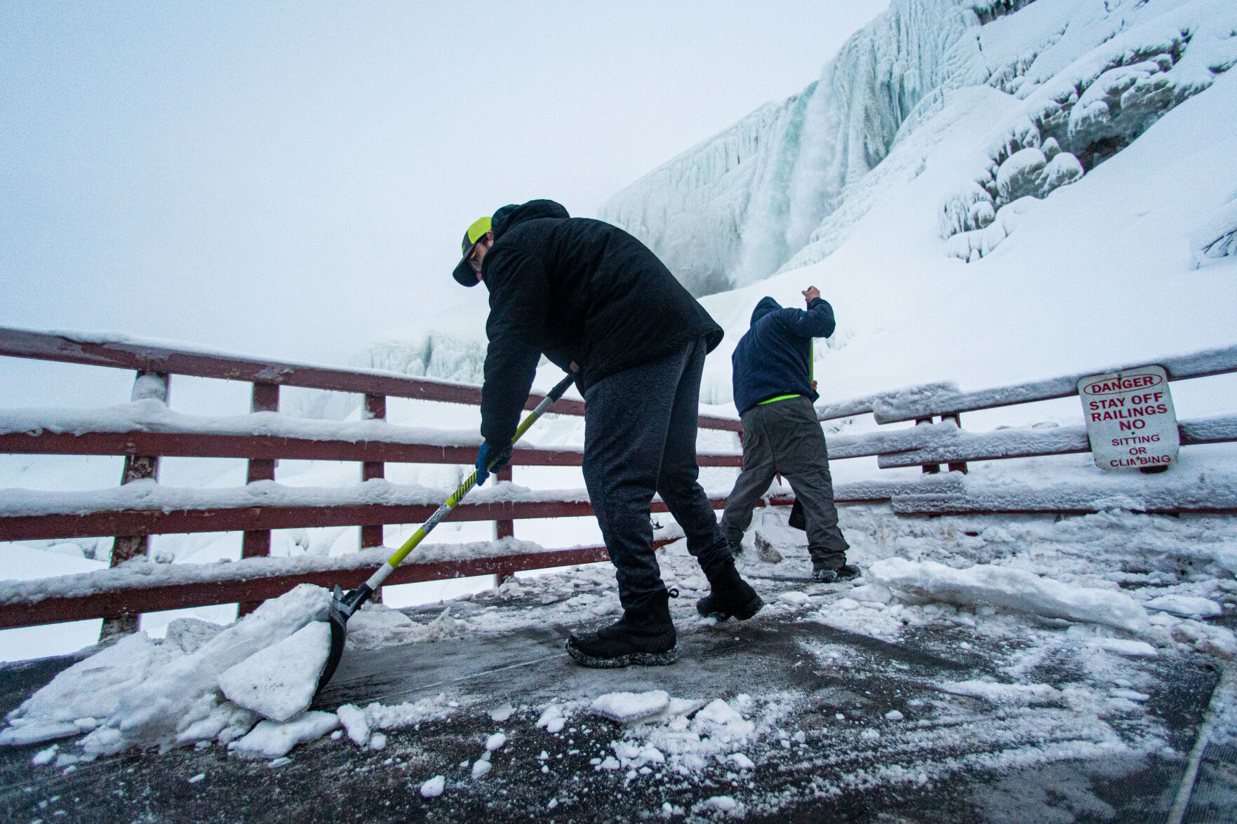 A Closer Look: Niagara Falls 'Cave Crew' keeps base of falls clear for ...