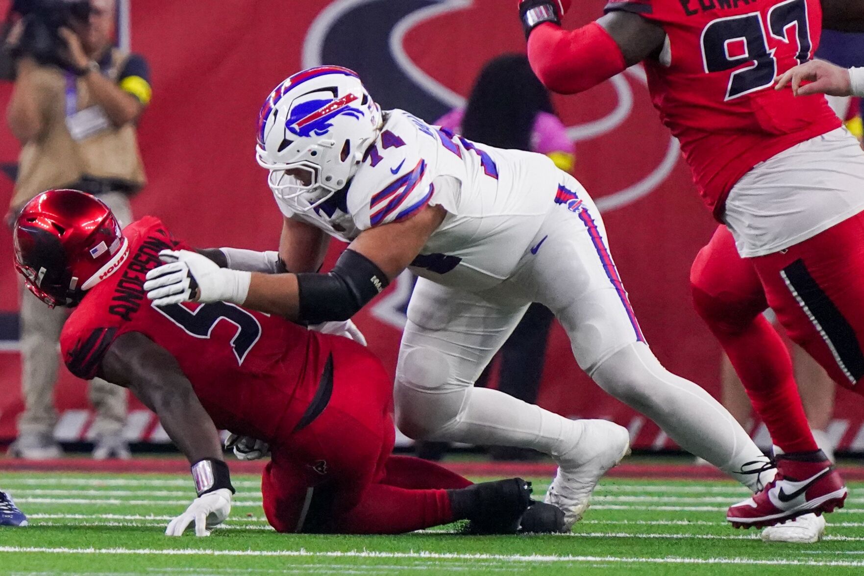 Bills need offensive lineman Ryan Van Demark to step up