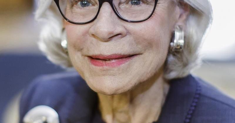 Linda A. Dobmeier receives award