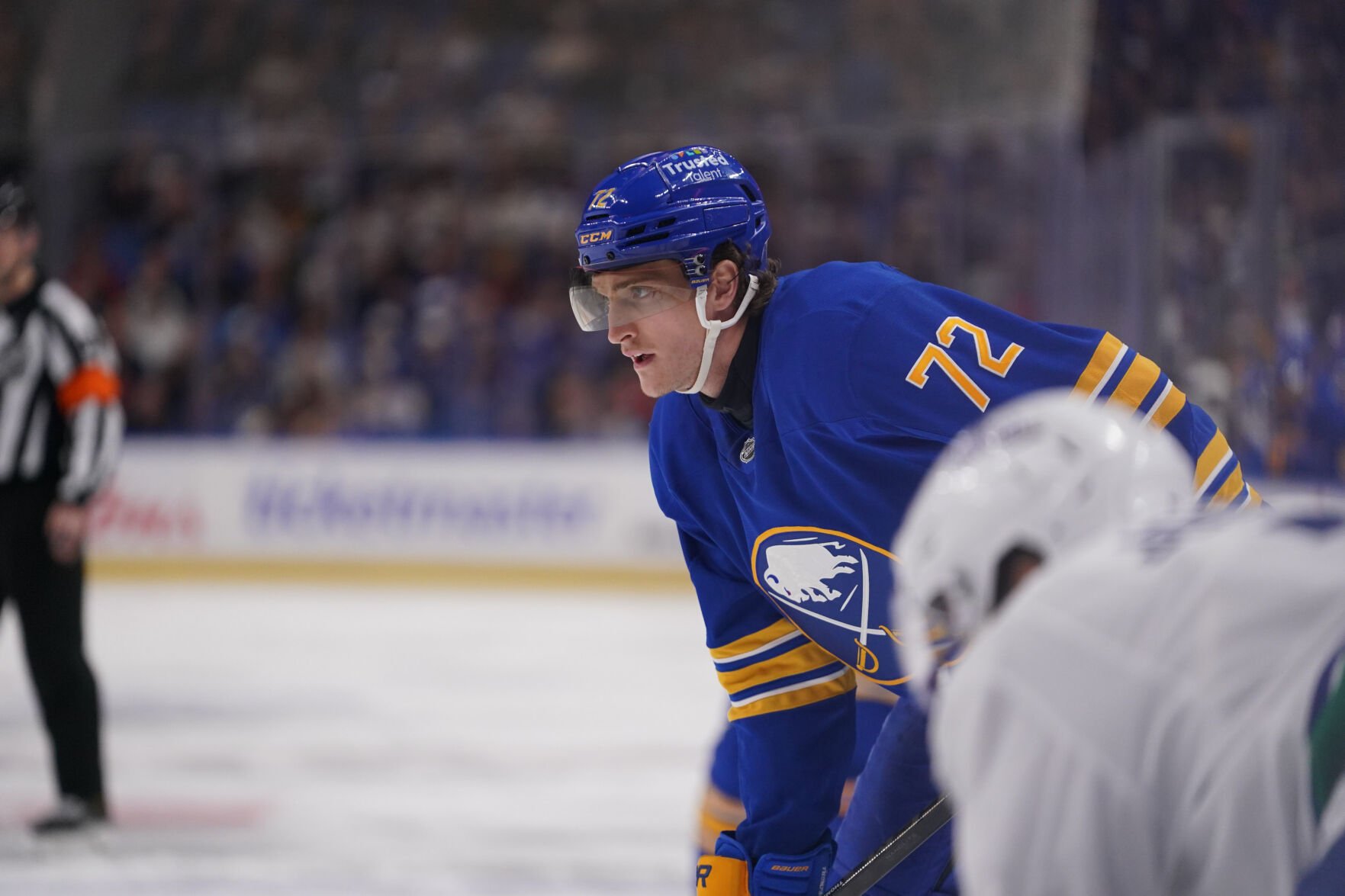 Buffalo Sabres defeat Vancouver Canucks, 5-3