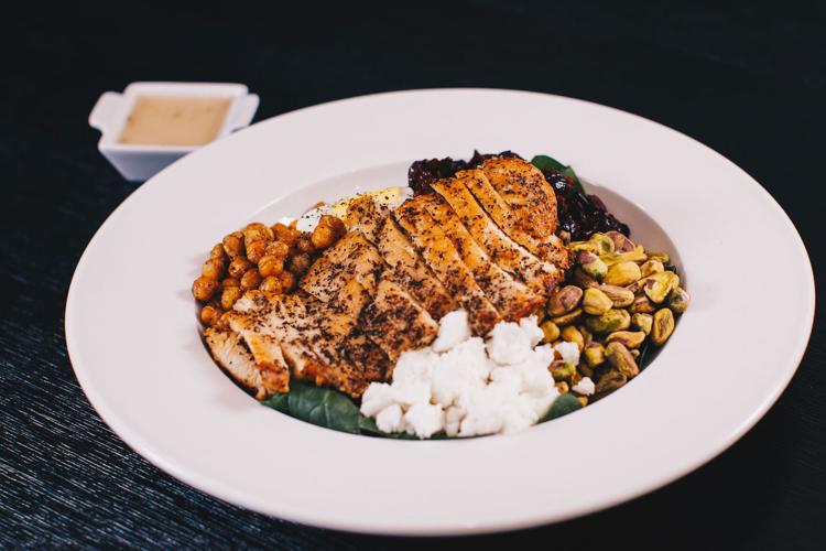 Chicken power bowls with crispy chickpeas – a healthy, hearty meal