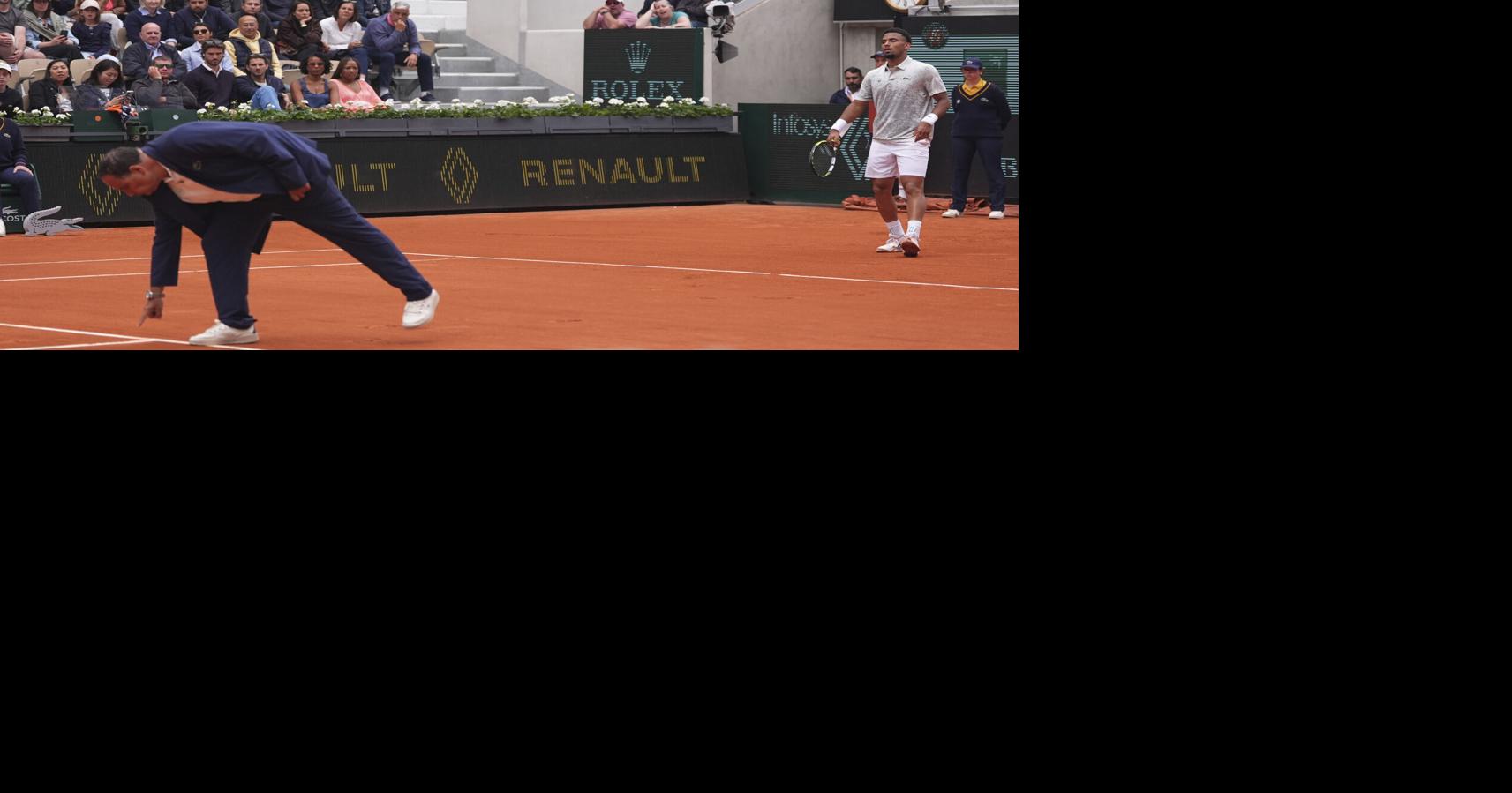 French Open sticks with human line judges