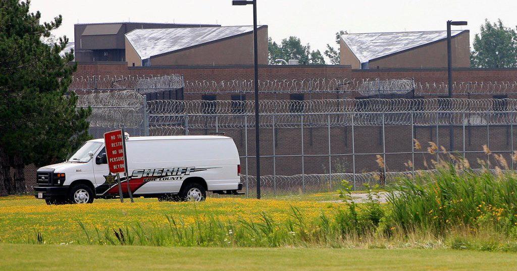 Corrections officer resigns after being accused of having 'prohibited ... Corrections officer resigns after being accused of having 'prohibited ...