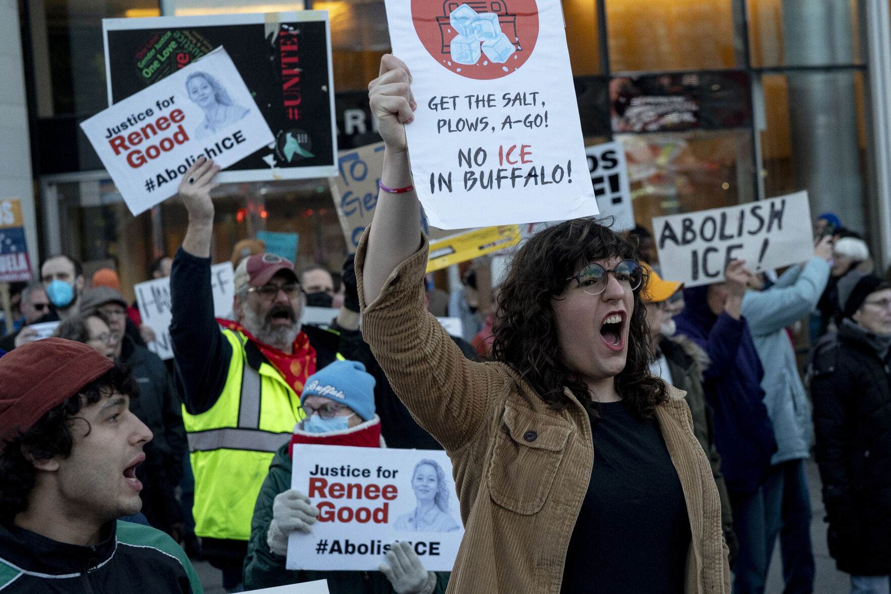 Photos: Hundreds protest ICE in Buffalo after ICE officer kills Renee ...
