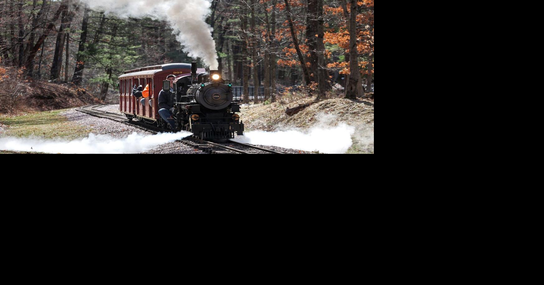 Photos: Steam locomotive No. 1916 is brought home to Riverside and ...