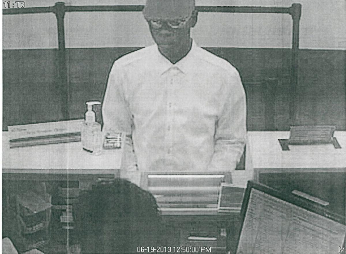 Robber flees with cash from First Niagara branch bank in Niagara Falls