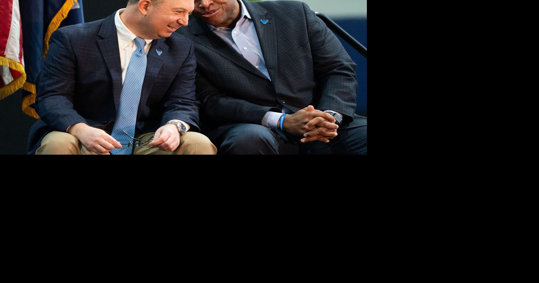 South Carolina's Shane Beamer on UB's Pete Lembo