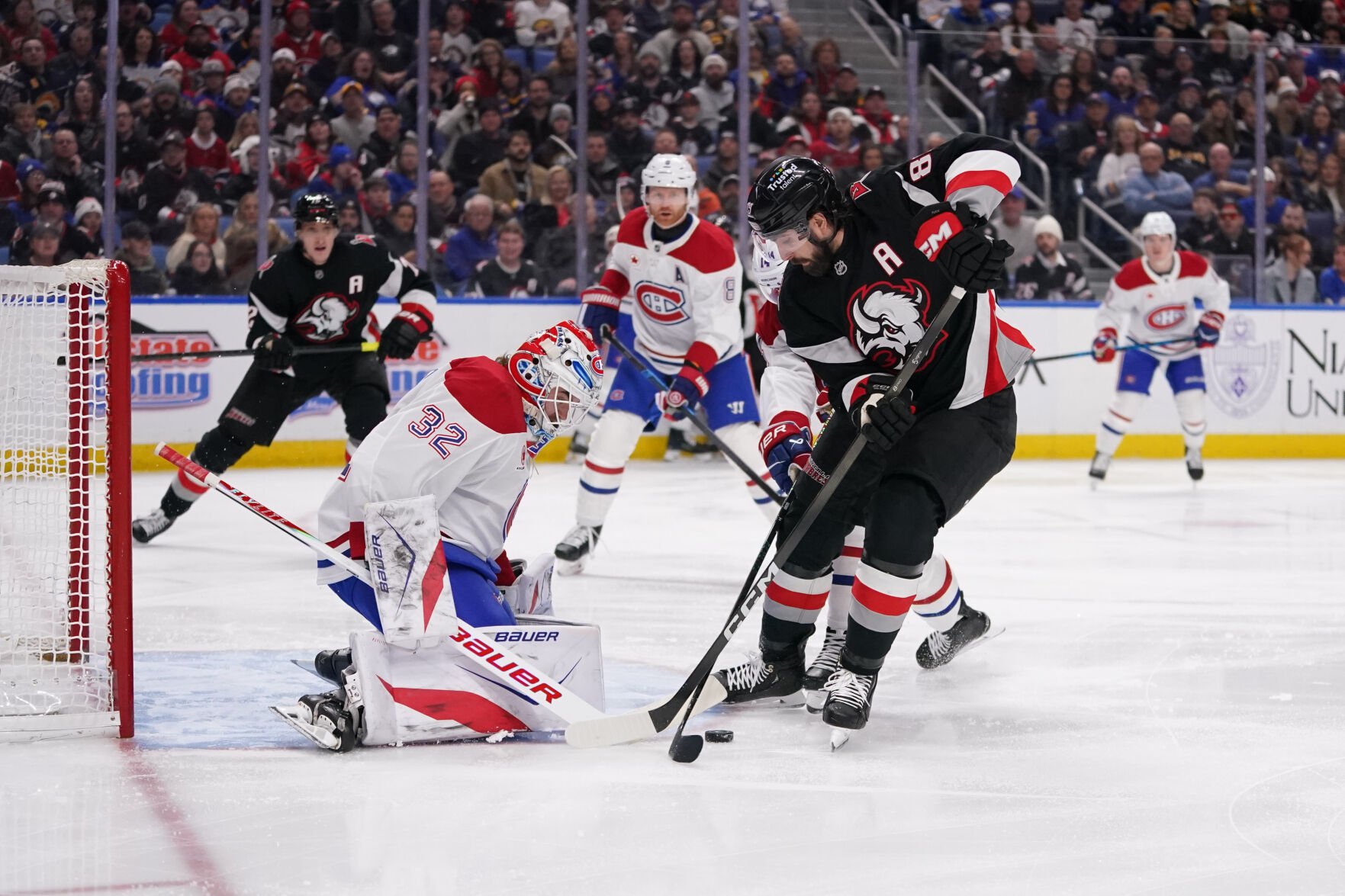 Buffalo Sabres defeat Montreal Canadiens, 5-3