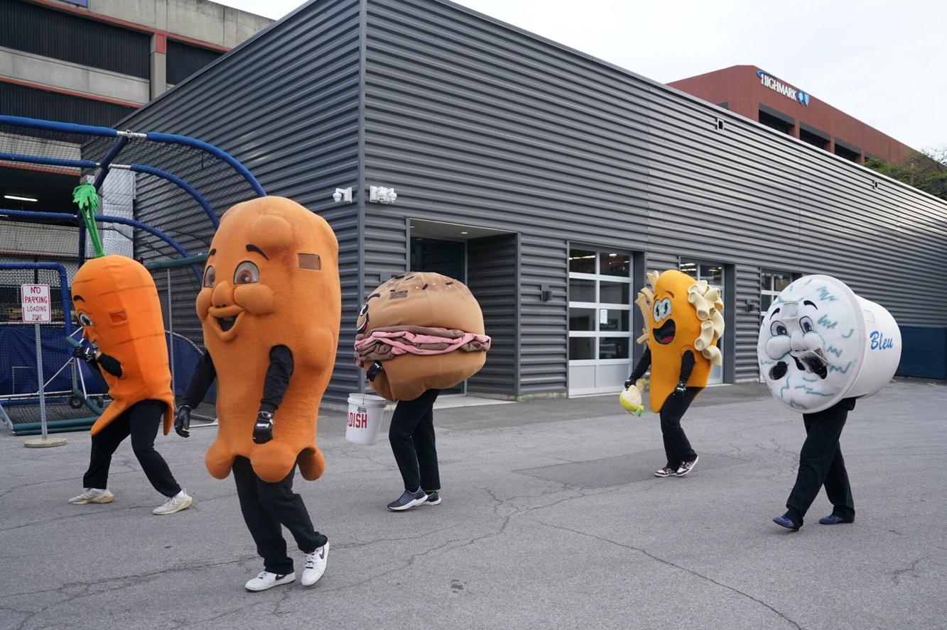 Behind the scenes of the Bisons food mascot race