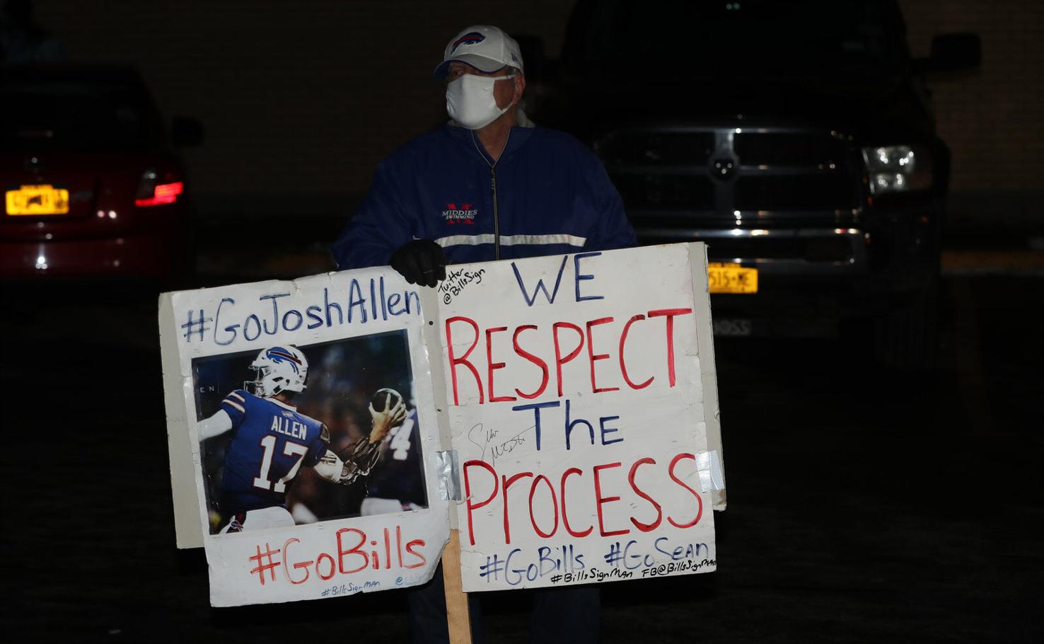 Thousands turn out to greet Bills at airport: 'Wild is an understatement'