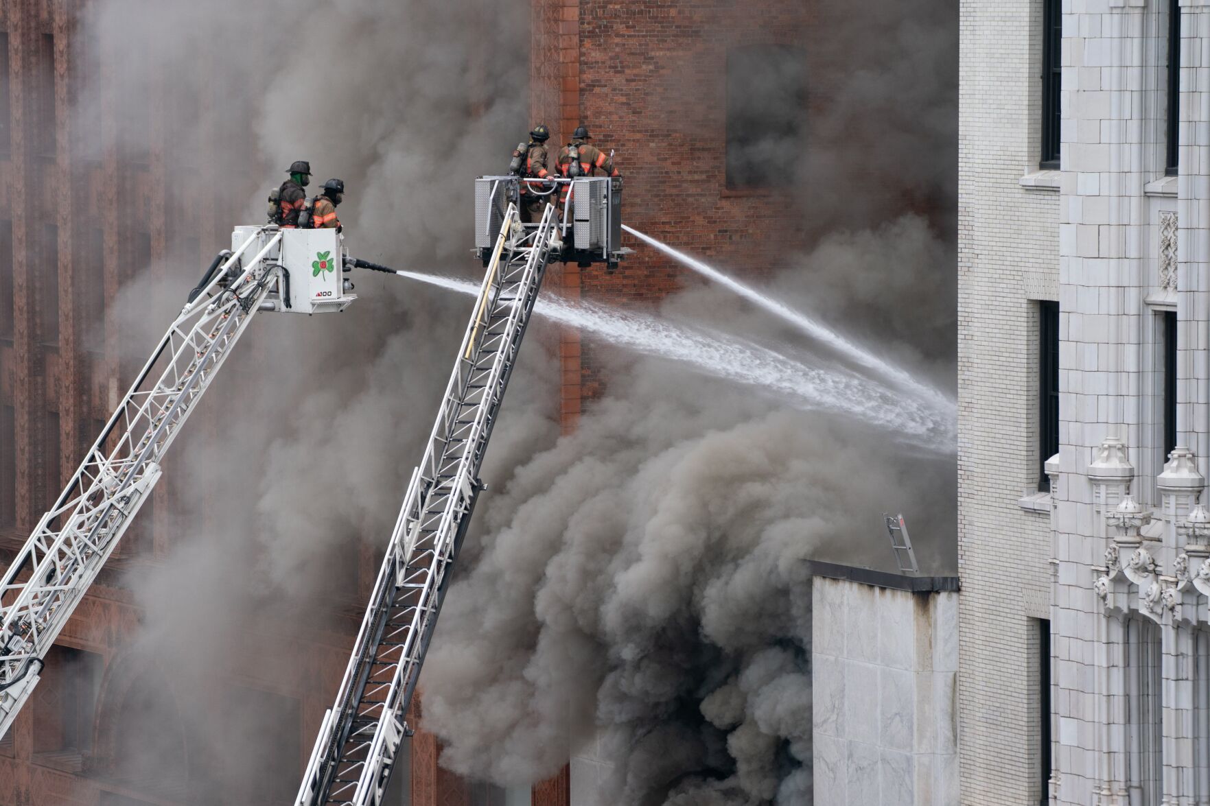 Downtown Buffalo fire claims one building, no injuries