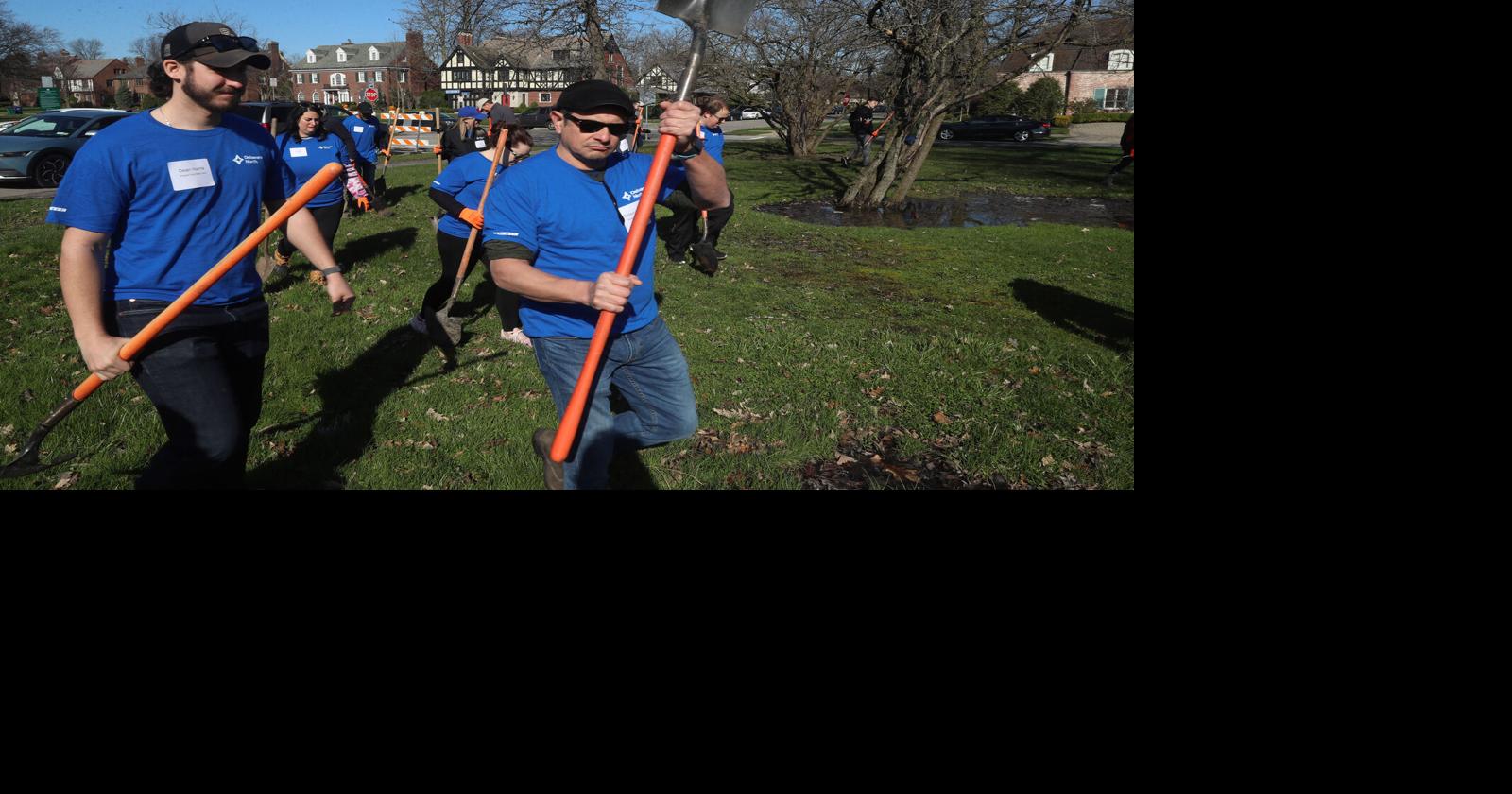 Photos: Delaware North employees volunteer at Delaware Park for Earth Day
