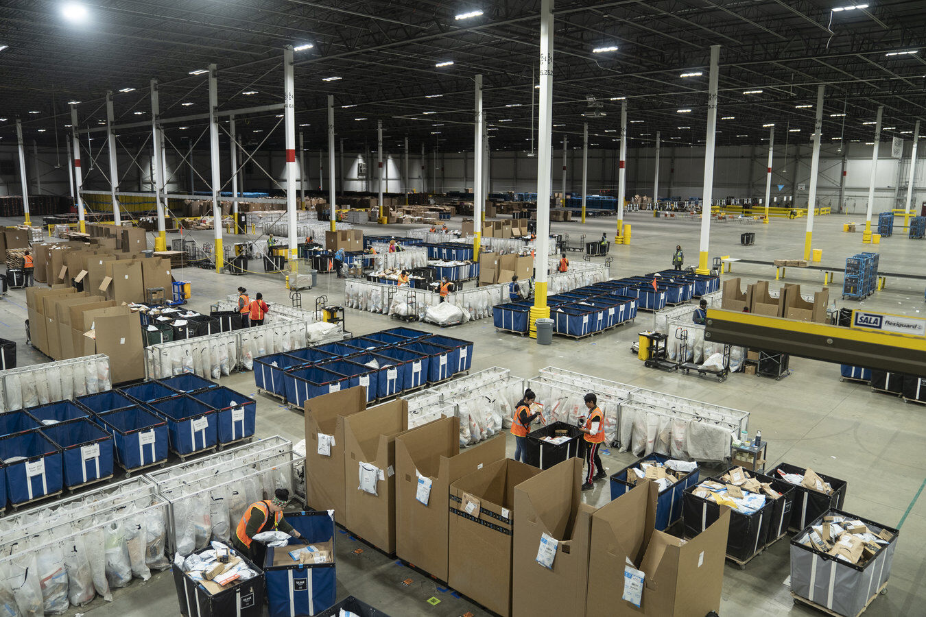 Complete coverage: Amazon regional distribution center in Town of Niagara