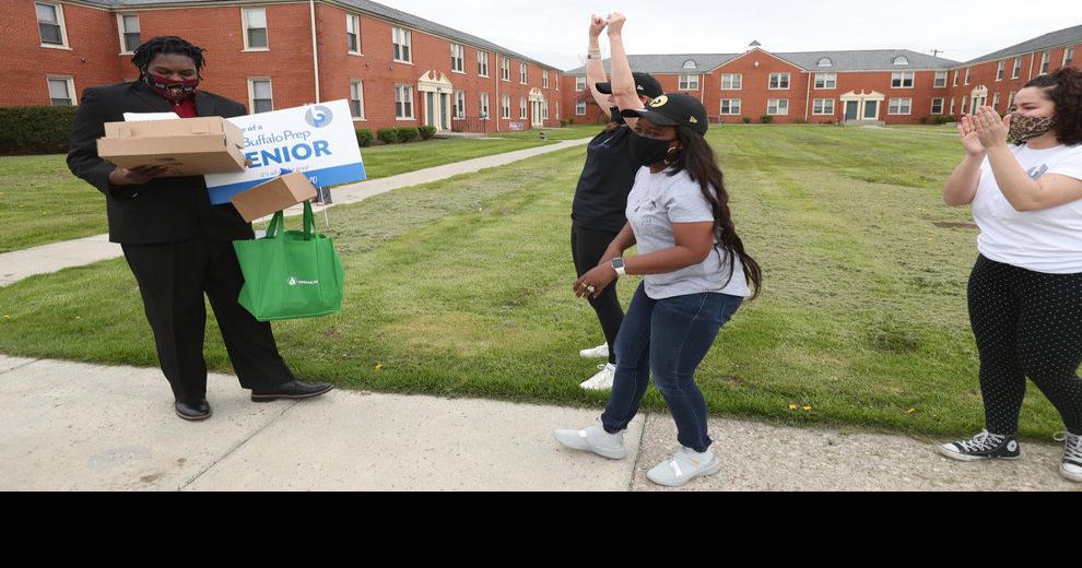 Buffalo Prep honors graduating senior scholars during parade