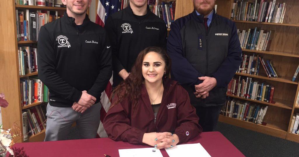 Tonawanda's Bailey Crouse to join Gannon women's wrestling team