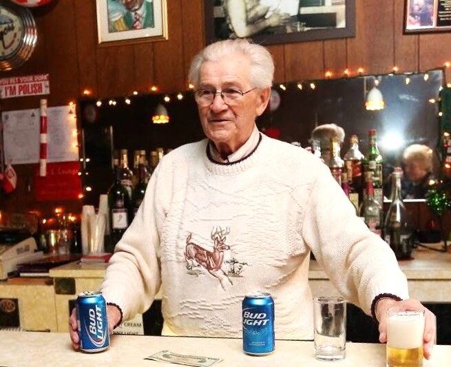 Roland A. 'Ron' Pikuzinski, 91, host at landmark Broadway-Fillmore tavern