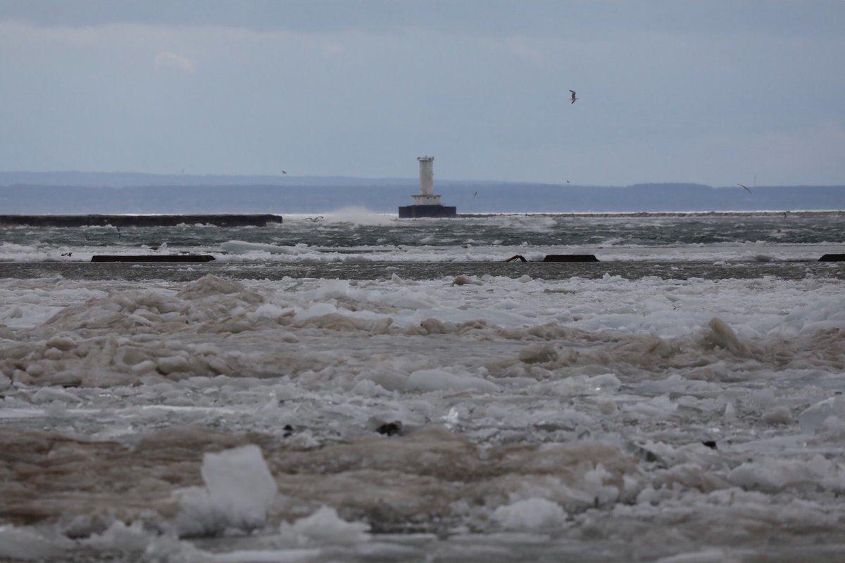 Video: What happens when Lake Erie ice boom pontoons break loose? A ...