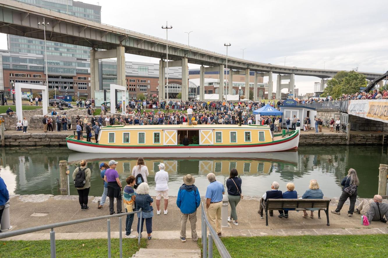 Seneca Chief replica embarks on voyage along Erie Canal