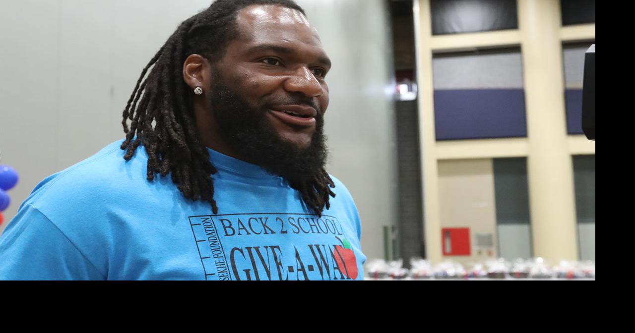 Bills offensive tackle Ty Nsekhe injures ankle again in return