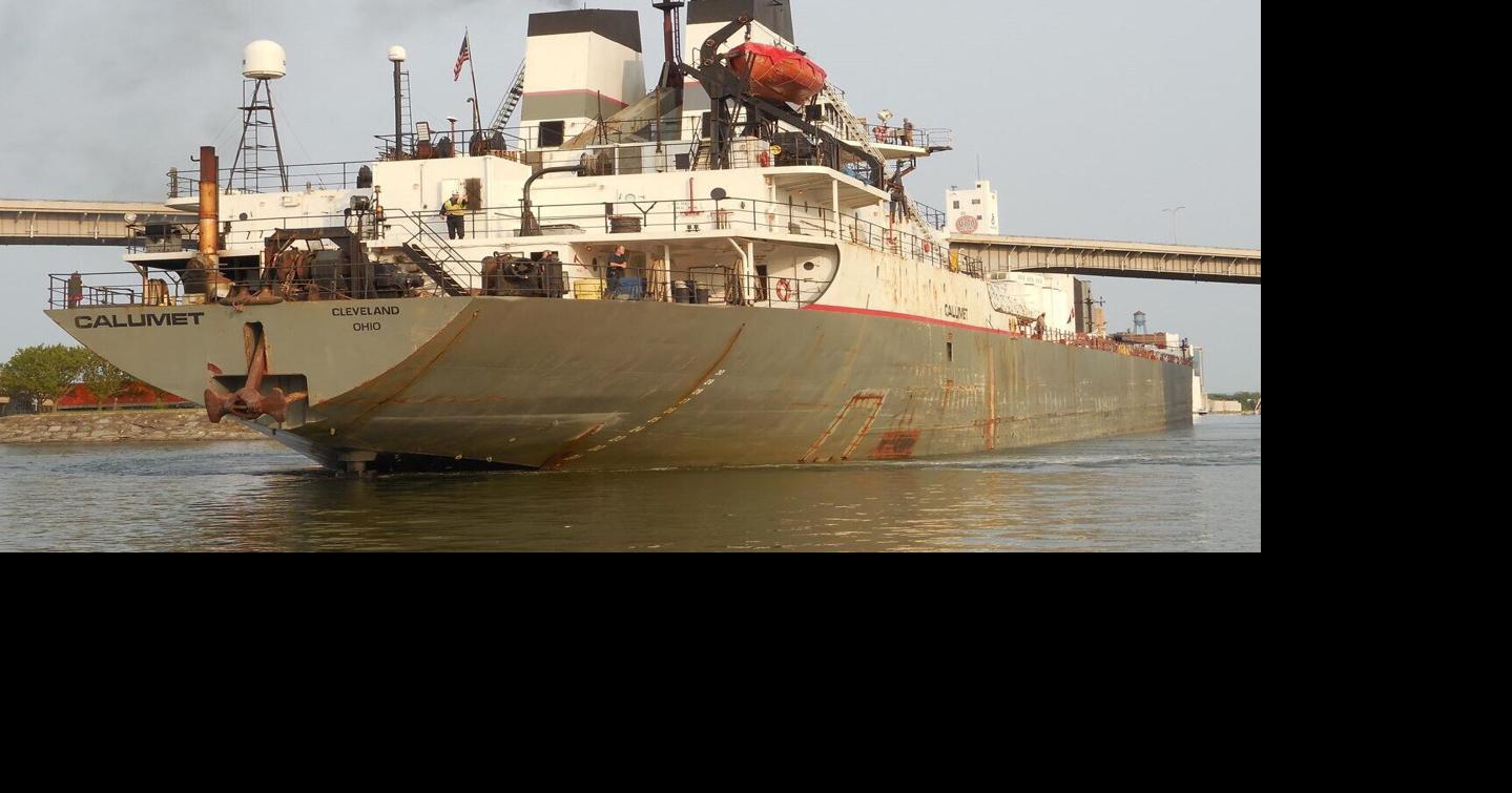 Viral time-lapse video of cargo ship arriving in Buffalo at night