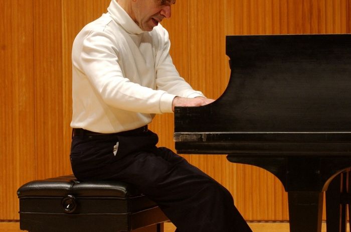 Stephen Manes returns for three concerts