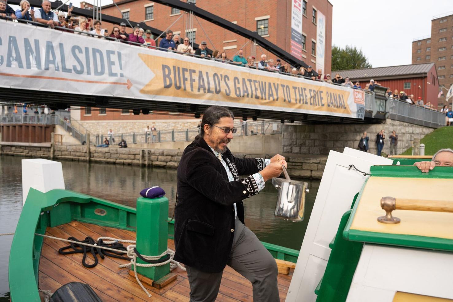 Seneca Chief replica embarks on voyage along Erie Canal